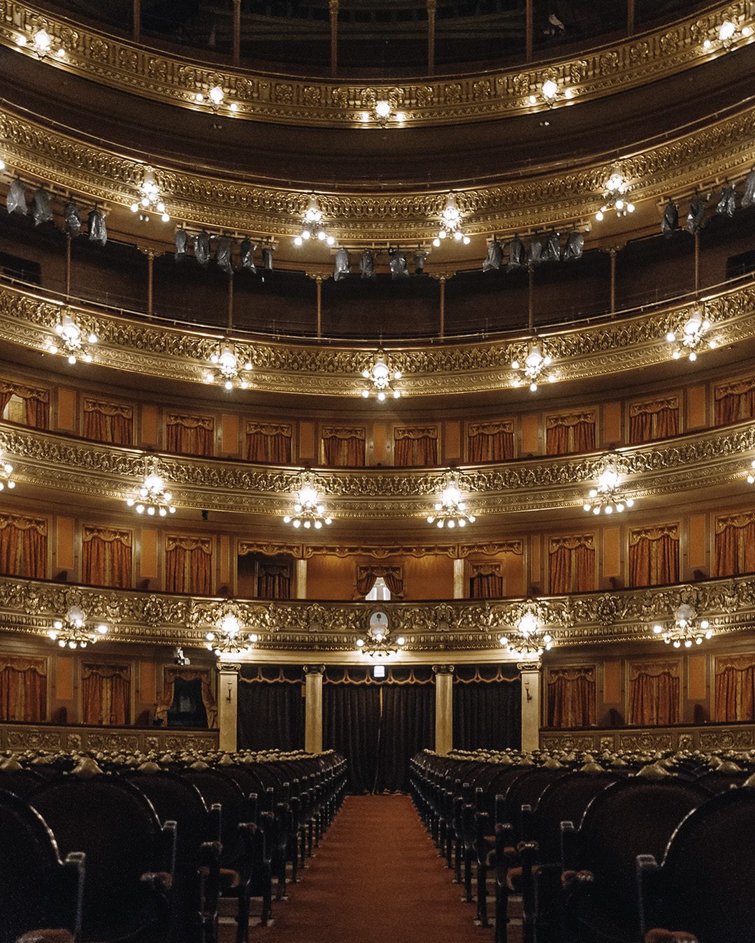 Teatro Colón | Accidentally Wes Anderson