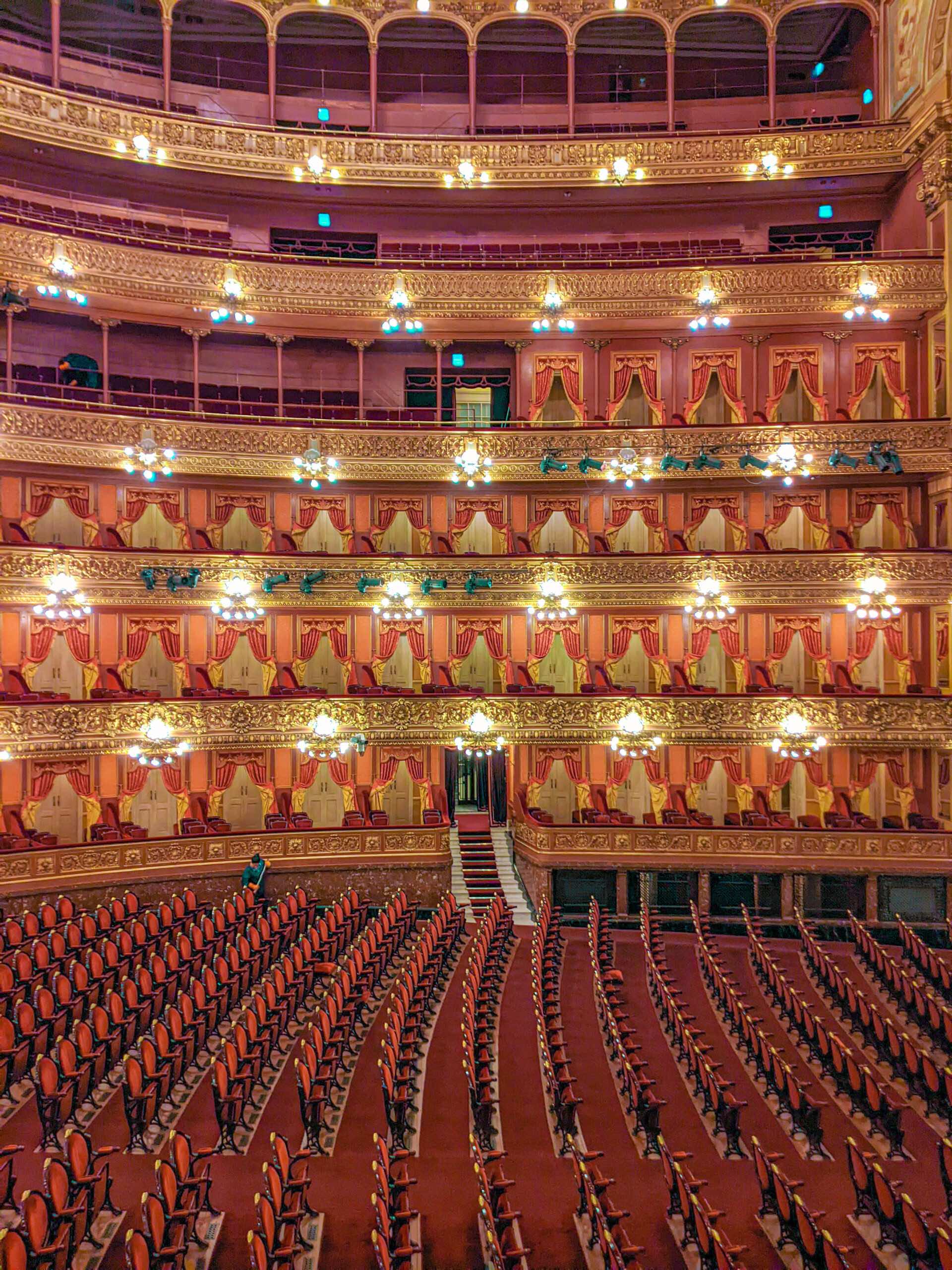 Teatro Colón | Accidentally Wes Anderson